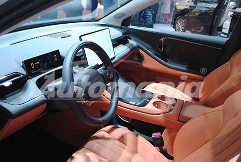 IAA-Mobility - Gac Gac Aion V interni eleganti con grande display ...