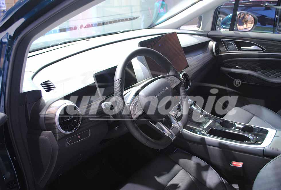 IAA-Mobility - ForThing ForThing U-Tour PHEV interni e volante vettura ...