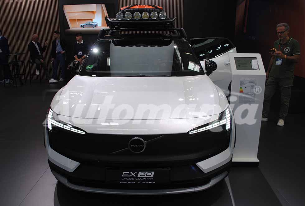 IAA-Mobility - Volvo Volvo EX30 Cross Country anteriore vettura esposta ...